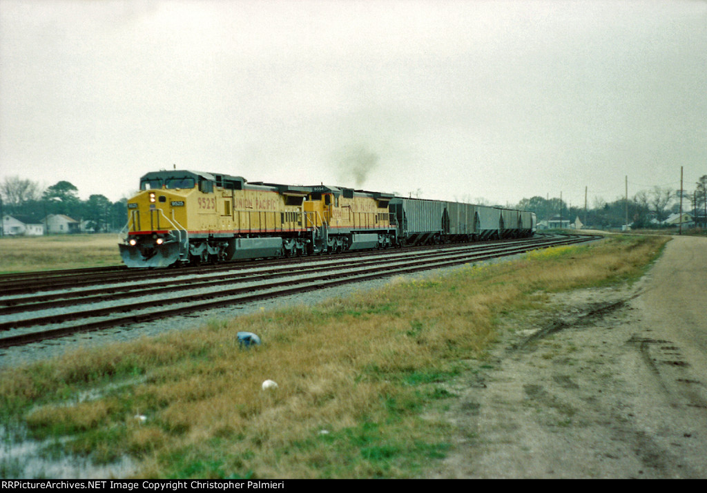 UP 9525 and UP 9354 Deliver to NOLR